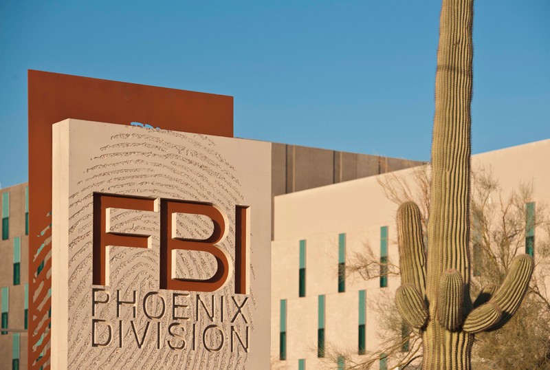 Inside the FBI: A T-Bird’s Journey with the G-Men – Das Tor